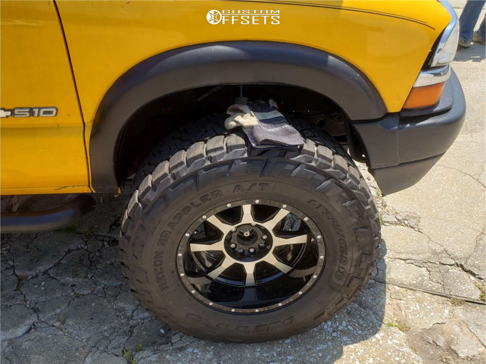 2003 Chevrolet S10 with 18x10 -24 Moto Metal MO970 and 325/65R18 Nitto ...