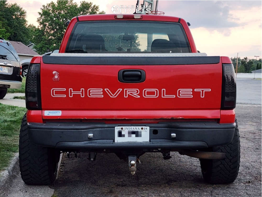 2005 Chevrolet Silverado 1500 with 22x12 -44 Fuel Cleaver D240 and 33/ ...