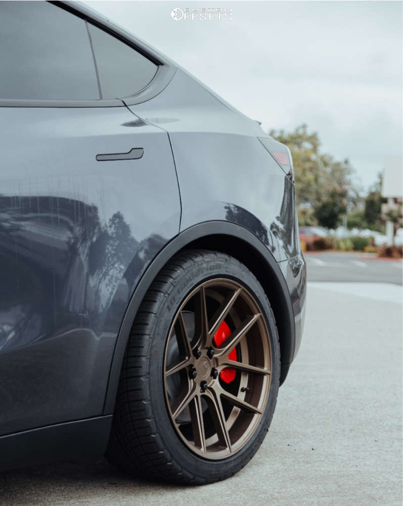 2023 Tesla Y with 20x10.5 45 Aodhan Aff3 and 275/40R20 BFGoodrich G ...