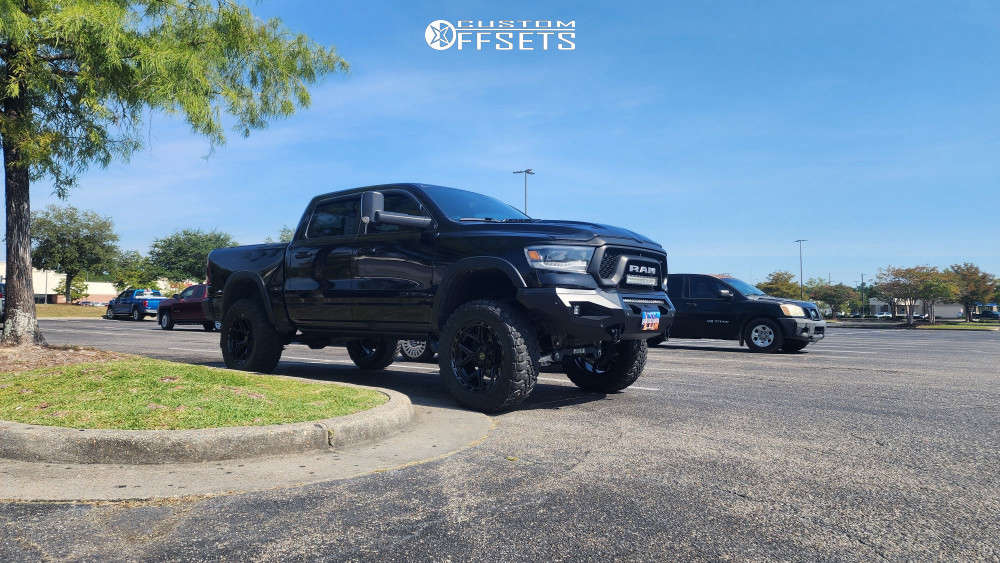 2019 Ram 1500 with 22x10 -18 4Play 4p55 and 37/12.5R22 Toyo Tires Open ...
