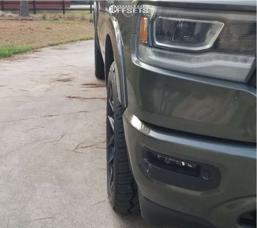 2021 Ram 1500 with 22x9.5 20 Vossen Hf6-4 and 305/45R22 Nitto Nt420v ...