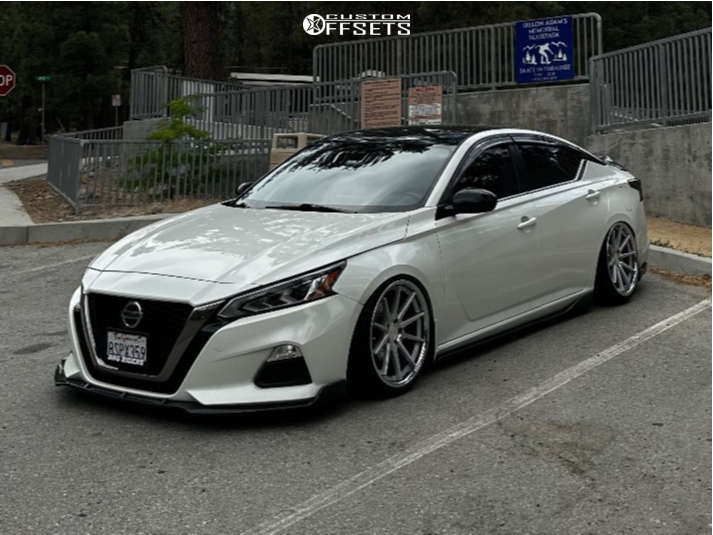 2020 Nissan Altima with 19x9.5 20 Ferrada Fr4 and 235/35R19 Arroyo ...