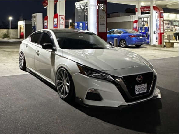 2020 Nissan Altima with 19x9.5 20 Ferrada Fr4 and 235/35R19 Arroyo ...