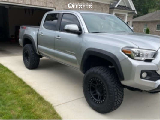 2023 Toyota Tacoma with 17x9 -12 Method Mr312 and 285/70R17 Nitto Ridge ...