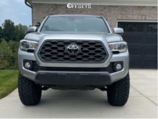 2023 Toyota Tacoma with 17x9 -12 Method Mr312 and 285/70R17 Nitto Ridge ...