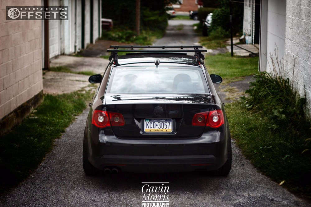 2006 Volkswagen Jetta with 18x8.5 35 Miro Type 111 and 225/45R18 Dunlop ...