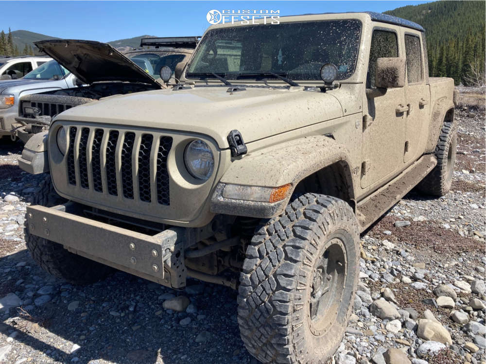 2020 Jeep Gladiator with 17x9 0 Pro Comp Series 35 and 35/12.5R17 ...