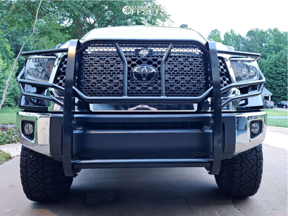 2018 Toyota Tundra with 17x8.5 7 Fuel Vector and 33/12.5R17 Nitto Recon ...