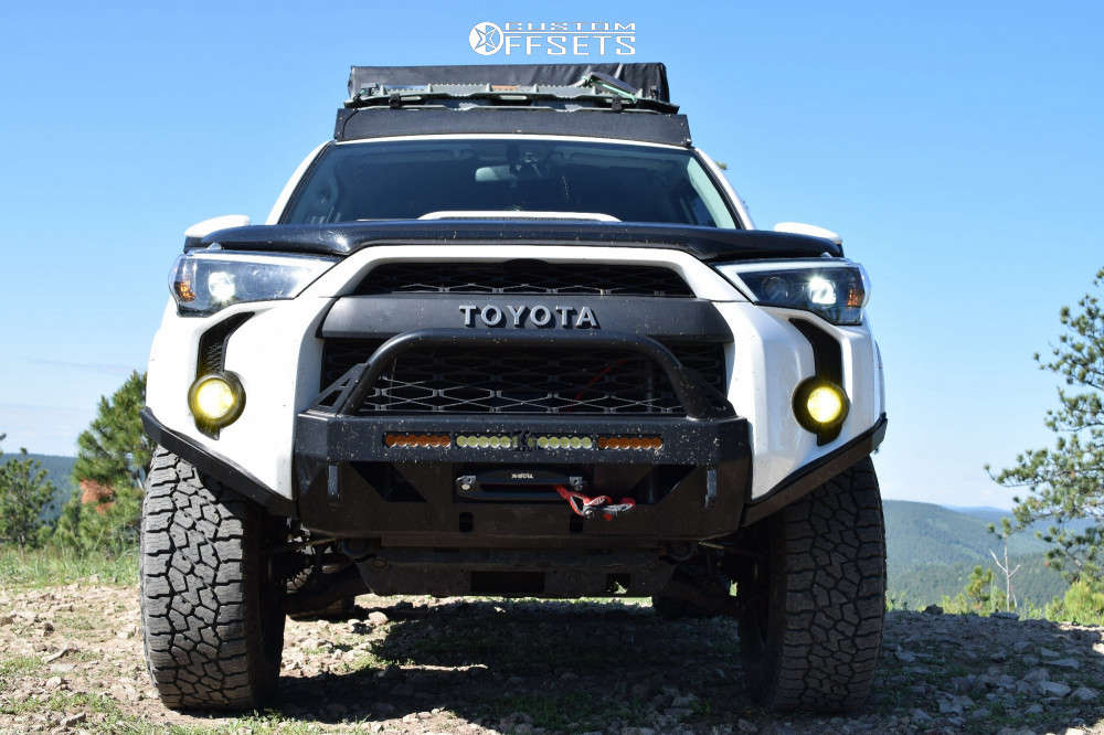 2017 Toyota 4Runner with 17x8.5 Icon Alloys Rebound and 285/70R17 ...