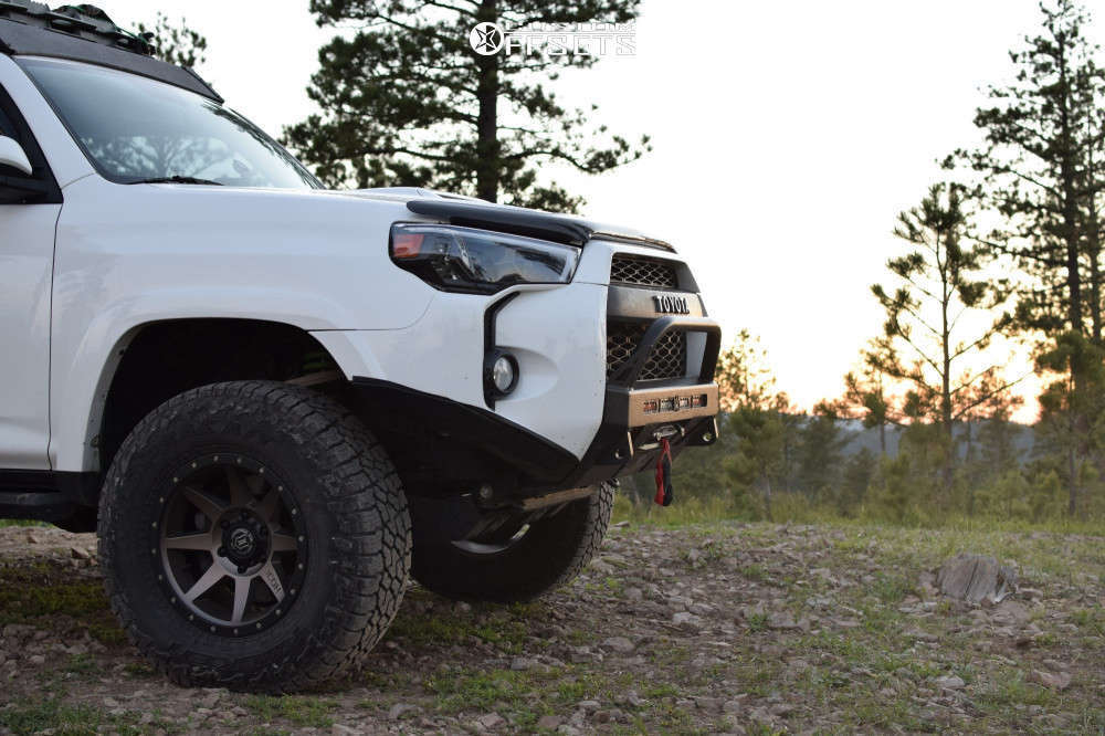 2017 Toyota 4Runner with 17x8.5 Icon Alloys Rebound and 285/70R17 ...