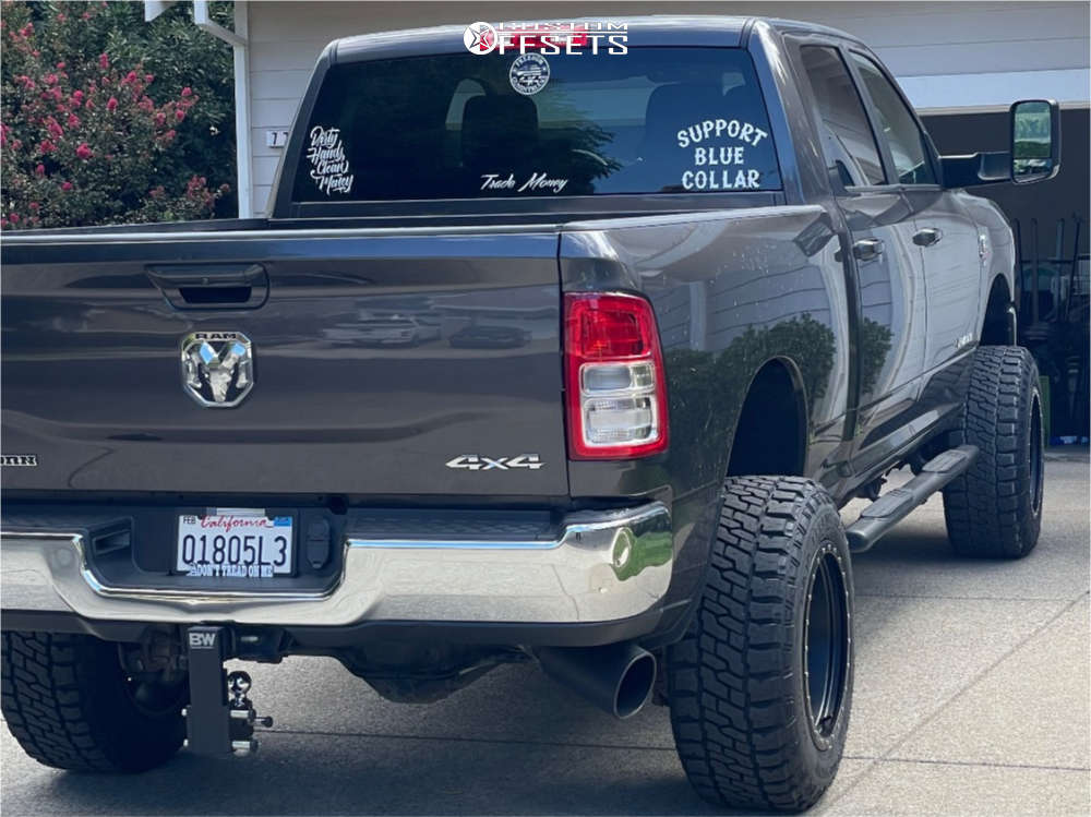 2020 Ram 2500 with 20x12 -52 Method Mr605 and 35/12.5R20 Mickey ...