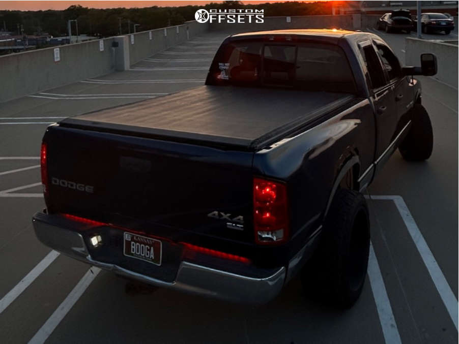 2004 Dodge Ram 1500 with 22x12 -51 Vision Spyder and 33/12.5R22 Venom ...