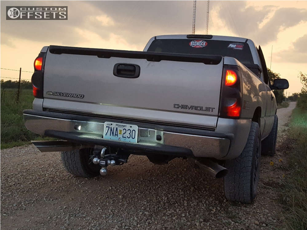 2005 Chevrolet Silverado 1500 with 18x9 18 XD Xd778 and 265/70R18 Big O ...