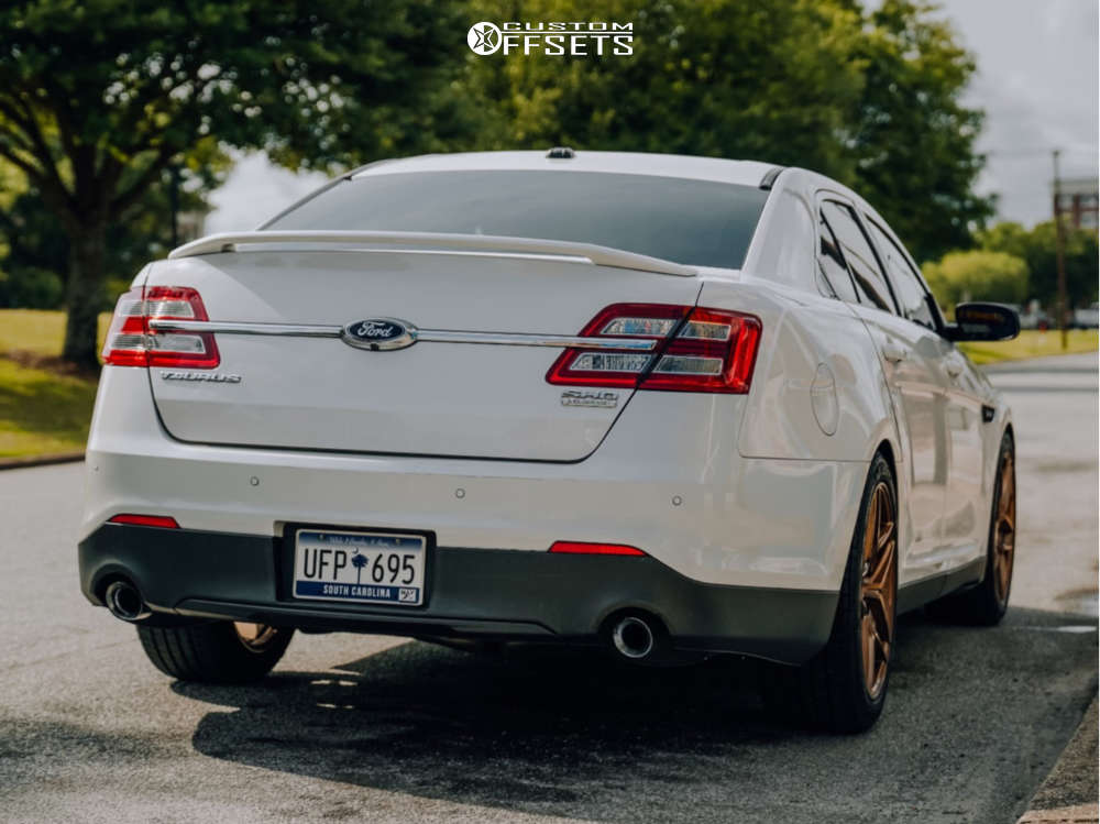 2016 Ford Taurus with 20x9 35 Variant Xenon and 255/45R20 Michelin ...