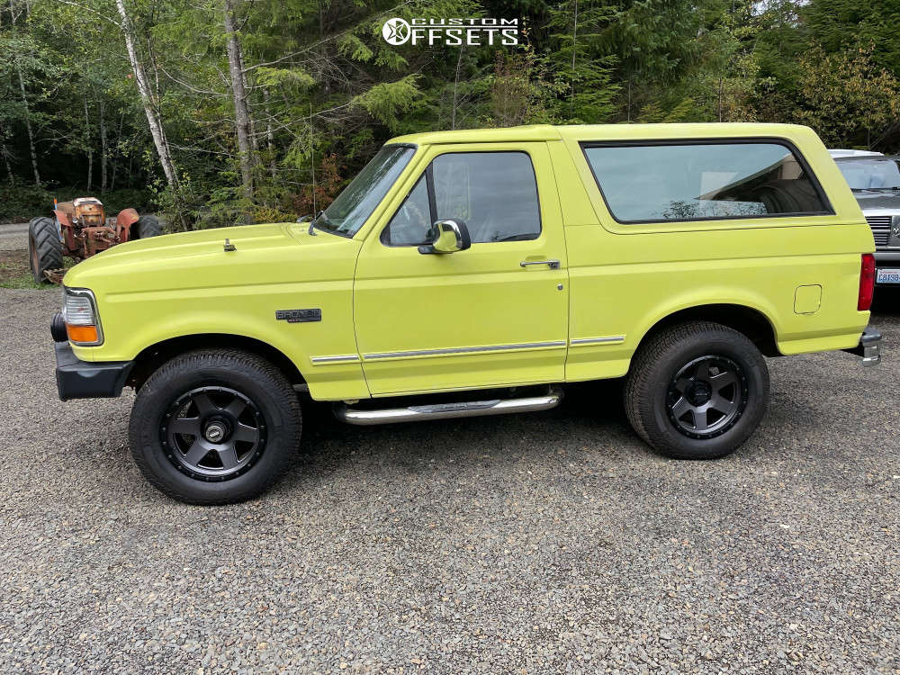1995 Ford Bronco with 18x9 -12 Raceline Boost and 275/65R18 Michelin ...