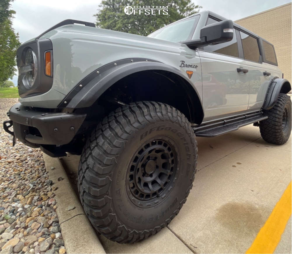 2021 Ford Bronco with 17x8.5 -18 Black Rhino Chamber and 37/12.5R17 ...