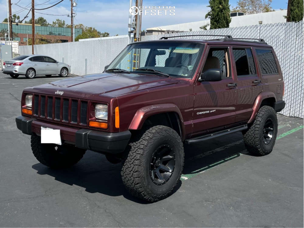 2001 Jeep Cherokee with 15x8 -19 Ultra Crusher and 31/10.5R15 ...
