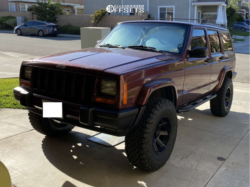 2001 Jeep Cherokee with 15x8 -19 Ultra Crusher and 31/10.5R15 ...