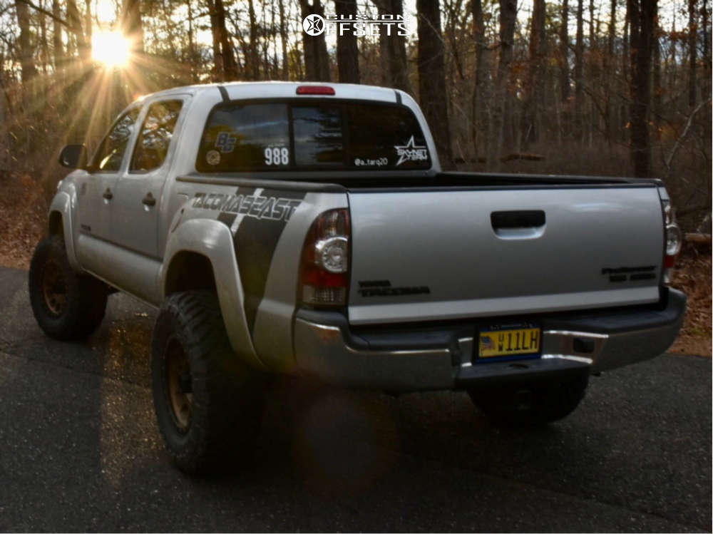2013 Toyota Tacoma with 17x8.5 0 Method Mr305 and 33/12.5R17 Toyo Tires ...
