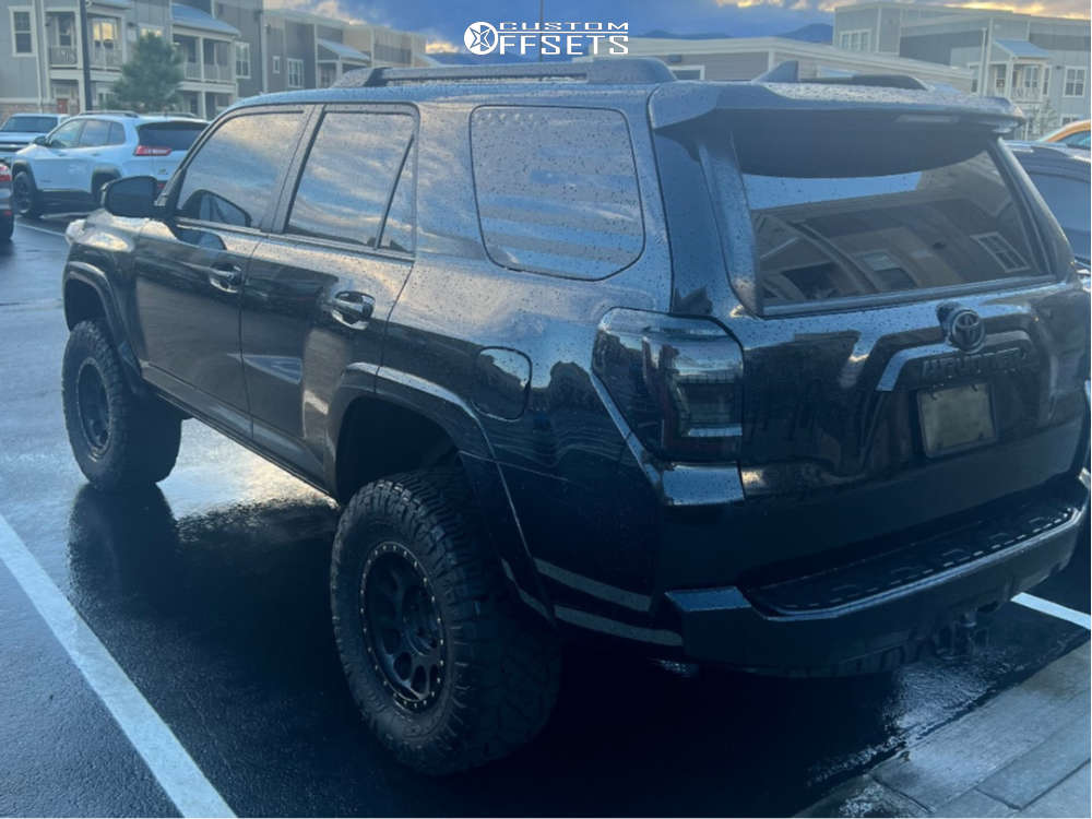 2018 Toyota 4Runner with 17x8.5 0 Method MR305 and 33/12.5R17 Nitto ...