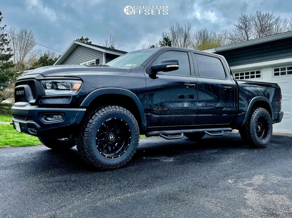 2020 Ram 1500 with 20x10 -19 Hostile Sprocket and 35/12.5R20 Kenda ...