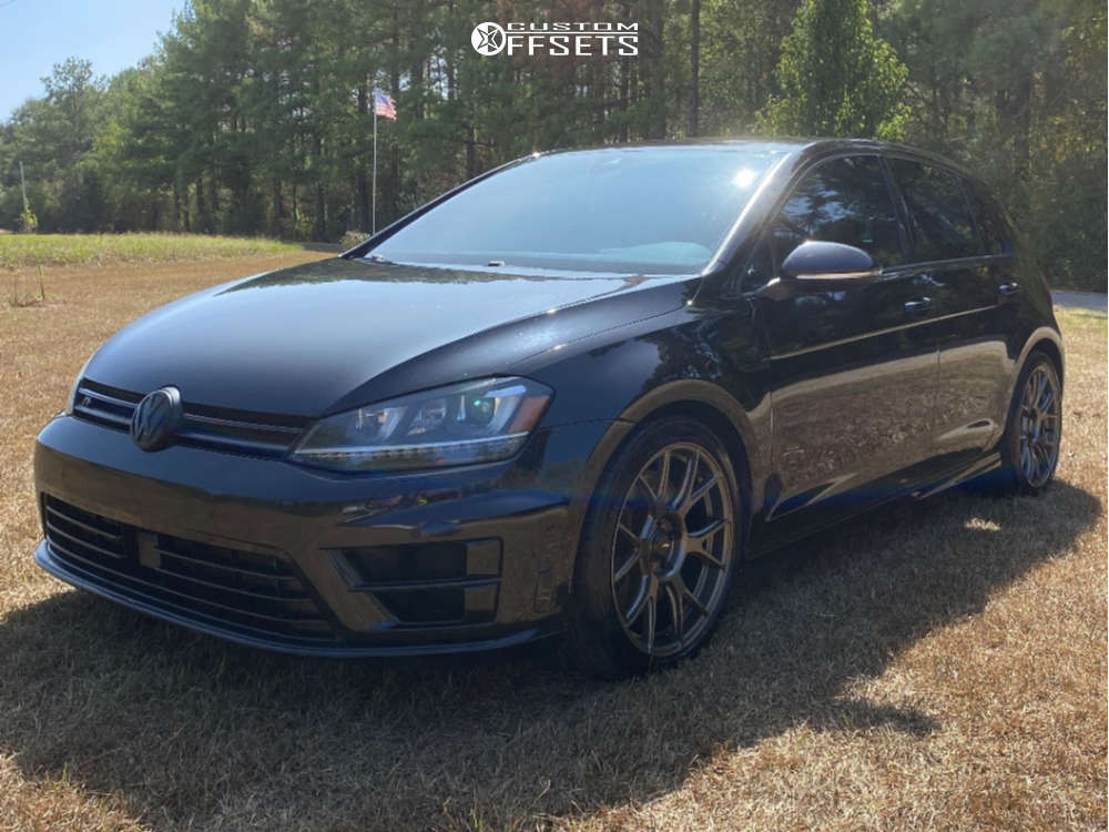 2017 Volkswagen Golf R with 18x8.5 43 Konig Ampliform and 235/40R18 ...