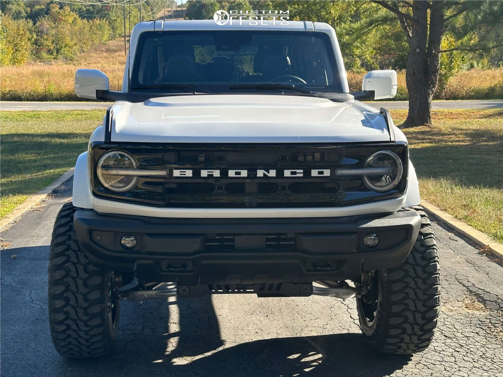 2023 Ford Bronco with 22x12 -51 Vision Rocker and 37/12.5R22 Radar ...