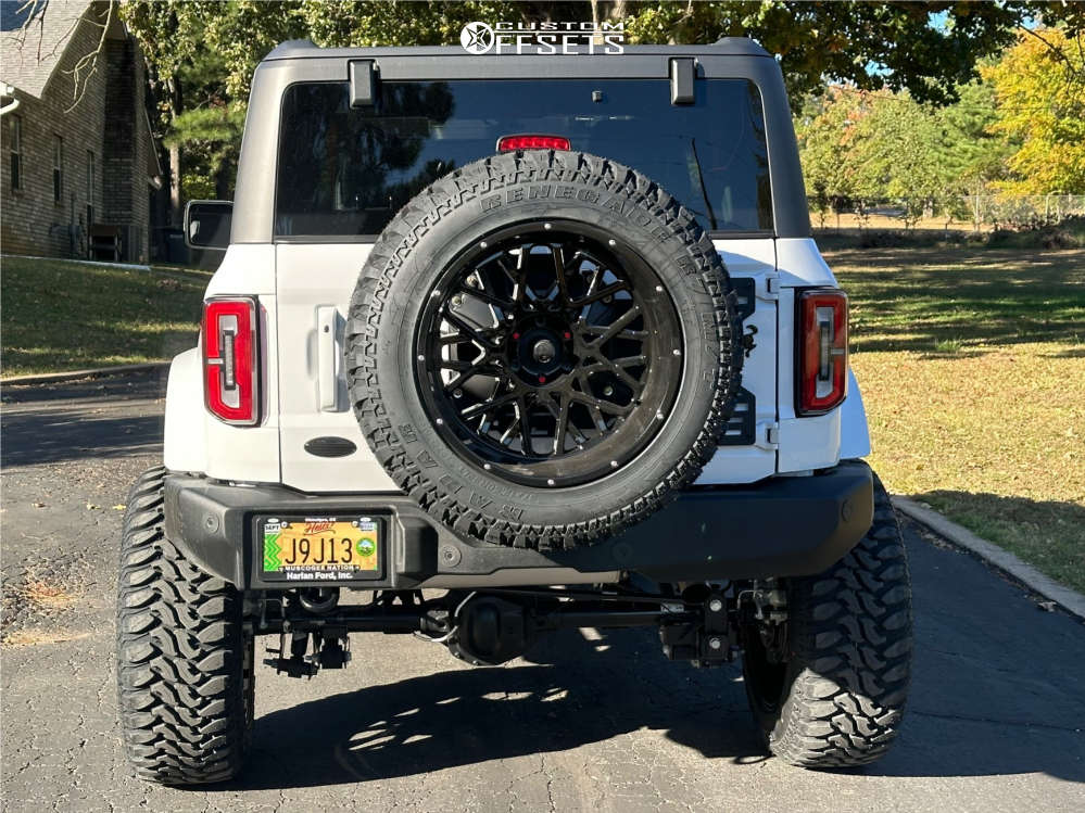 2023 Ford Bronco with 22x12 -51 Vision Rocker and 37/12.5R22 Radar ...