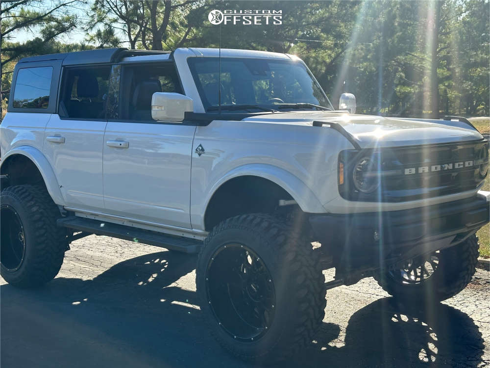 2023 Ford Bronco with 22x12 -51 Vision Rocker and 37/12.5R22 Radar ...
