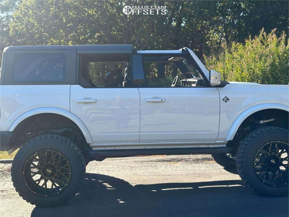 2023 Ford Bronco with 22x12 -51 Vision Rocker and 37/12.5R22 Radar ...