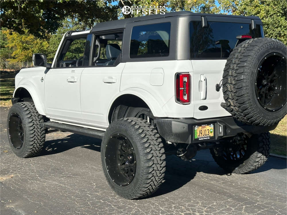 2023 Ford Bronco with 22x12 -51 Vision Rocker and 37/12.5R22 Radar ...