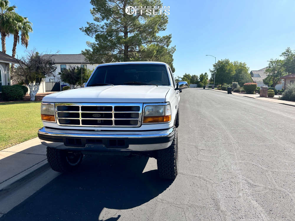 1997 Ford F-250 with 17x9 -12 Moto Metal Mo970 and 285/70R17 BFGoodrich ...