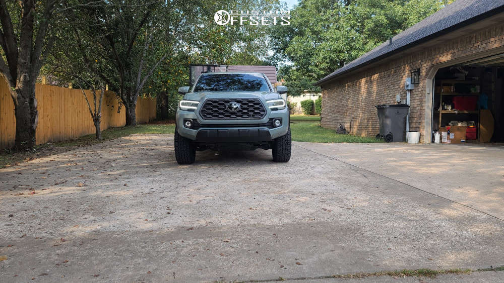 2022 Toyota Tacoma with 17x8.5 0 DX4 Beast and 265/65R17 Hankook ...