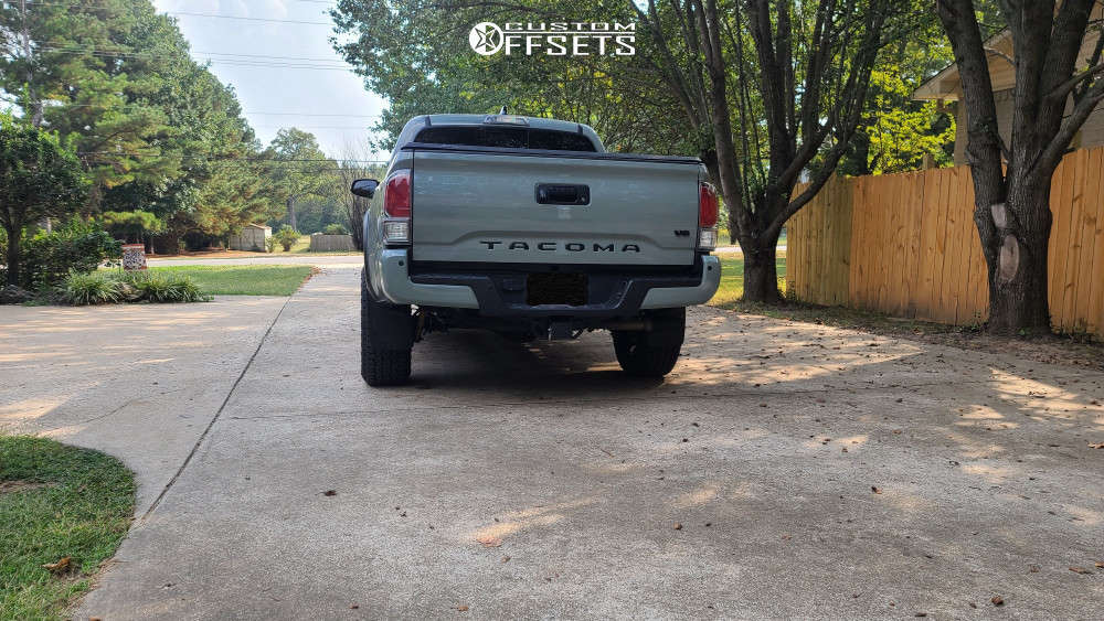 2022 Toyota Tacoma with 17x8.5 0 DX4 Beast and 265/65R17 Hankook ...