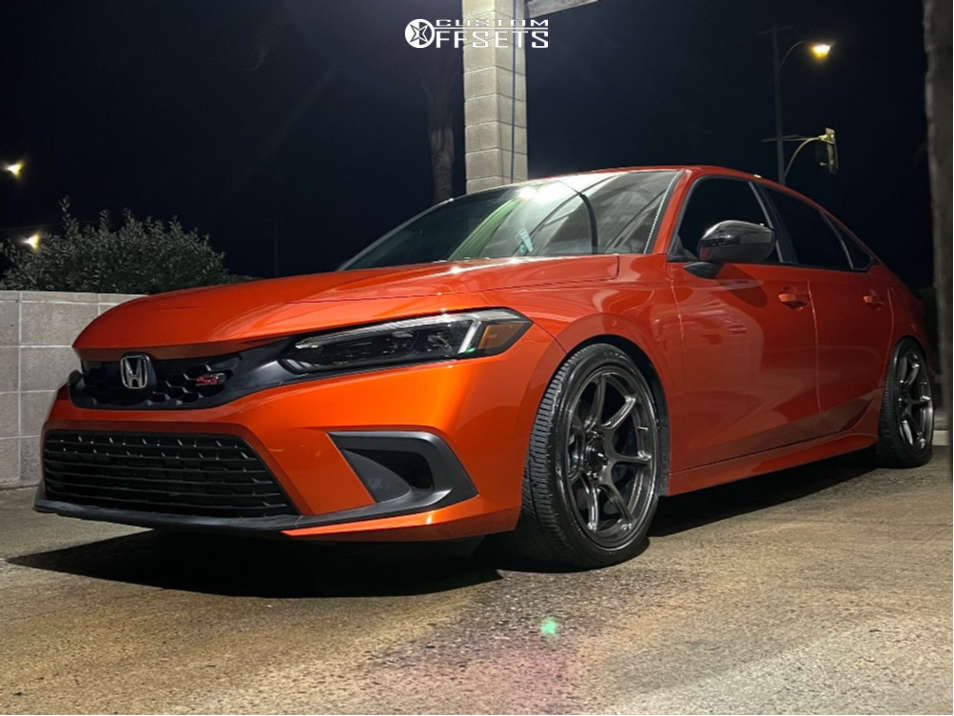 2023 Honda Civic with 18x9.5 40 Konig Ultragram and 255/35R18 Yokohama ...