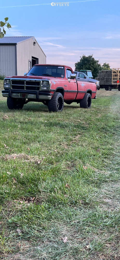 1992 Dodge D250 with 20x12 -44 TIS 544bm and 33/12.5R20 Toyo Tires Open ...