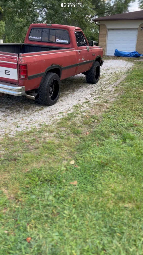 1992 Dodge D250 with 20x12 -44 TIS 544bm and 33/12.5R20 Toyo Tires Open ...