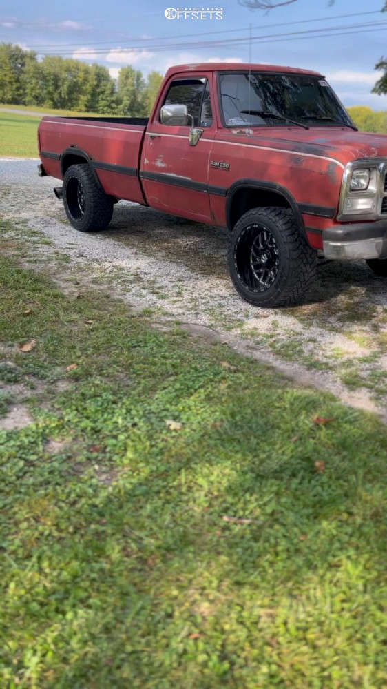 1992 Dodge D250 with 20x12 -44 TIS 544bm and 33/12.5R20 Toyo Tires Open ...