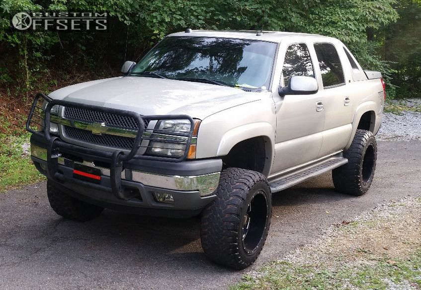2005 Chevrolet Avalanche with 20x12 -44 Moto Metal Mo962 and 35/12.5R20 ...
