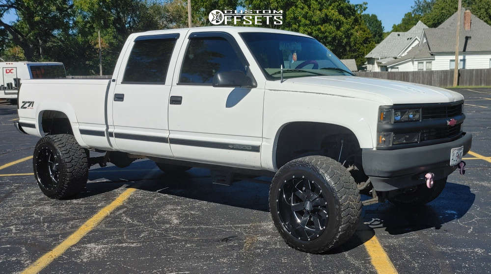 2000 Chevrolet K2500 with 20x12 -44 Moto Metal Mo962 and 33/12.5R20 ...