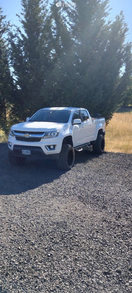2020 Chevrolet Colorado with 20x12 -44 Anthem Off-Road Equalizer and 33 ...