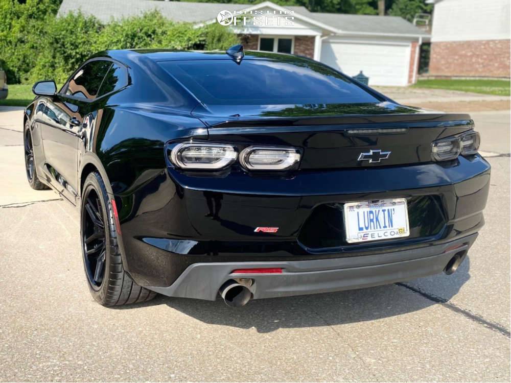 2021 Chevrolet Camaro with 20x10.5 35 Niche Methos and 255/40R20 Kumho ...