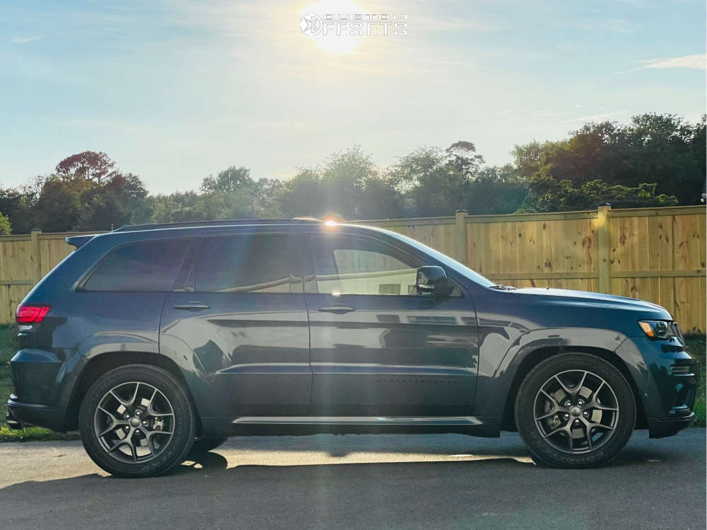 2020 Jeep Grand Cherokee with 21x10.5 27 Savini Sv-f5 and 295/35R21 ...