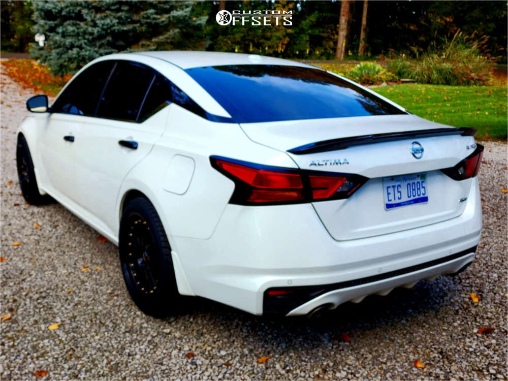 2019 Nissan Altima with 19x8.5 25 XXR 521 and 235/40R19 Hankook Ventus ...