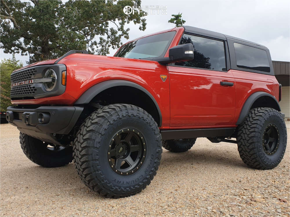 2023 Ford Bronco with 17x9 -38 Dirty Life Compound and 37/13.5R17 Toyo ...