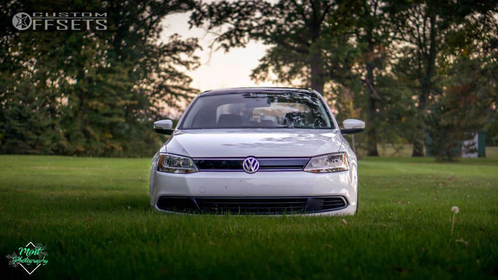 2014 Volkswagen Jetta with 18x8.5 45 Rotiform Tmb and 215/35R18 Nitto ...