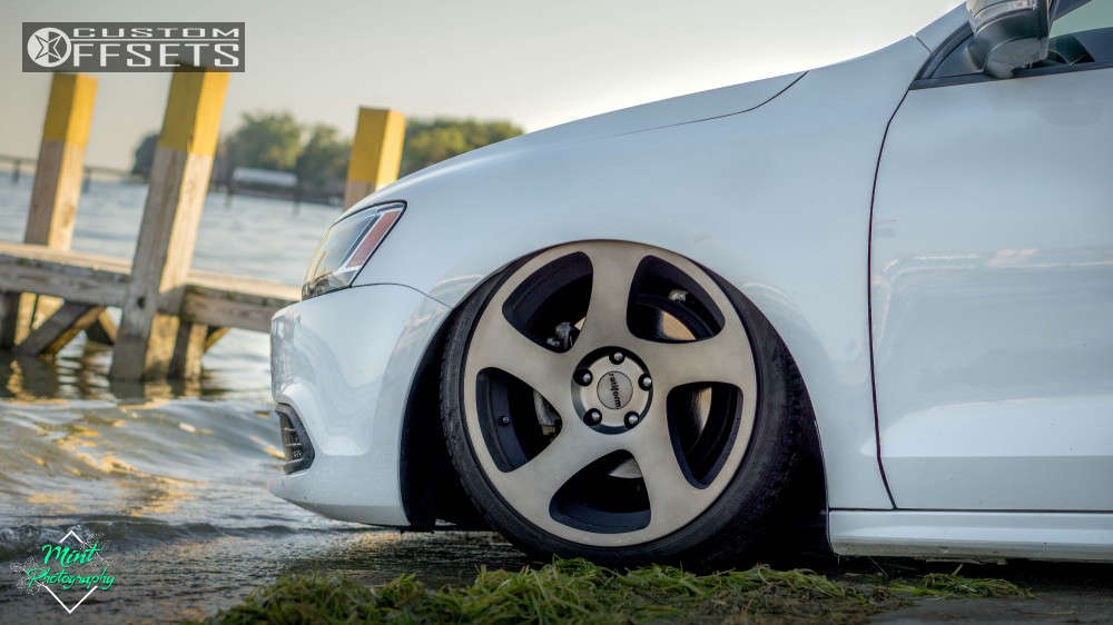 2014 Volkswagen Jetta with 18x8.5 45 Rotiform Tmb and 215/35R18 Nitto ...