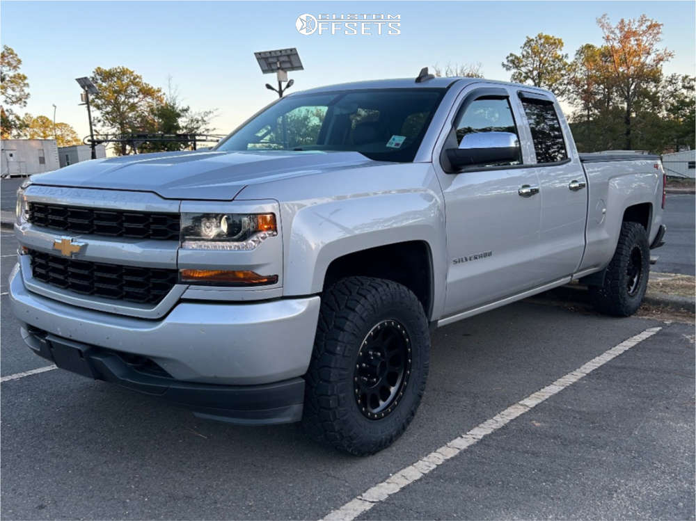 2018 Chevrolet Silverado 1500 with 17x8.5 0 Method Mr305 and 33/12.5R17 Nitto Ridge Grappler and ...