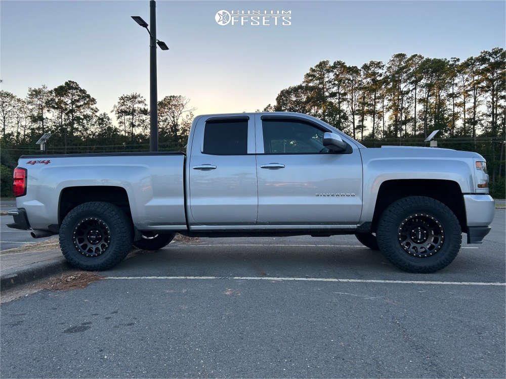 2018 Chevrolet Silverado 1500 with 17x8.5 0 Method Mr305 and 33/12.5R17 Nitto Ridge Grappler and ...
