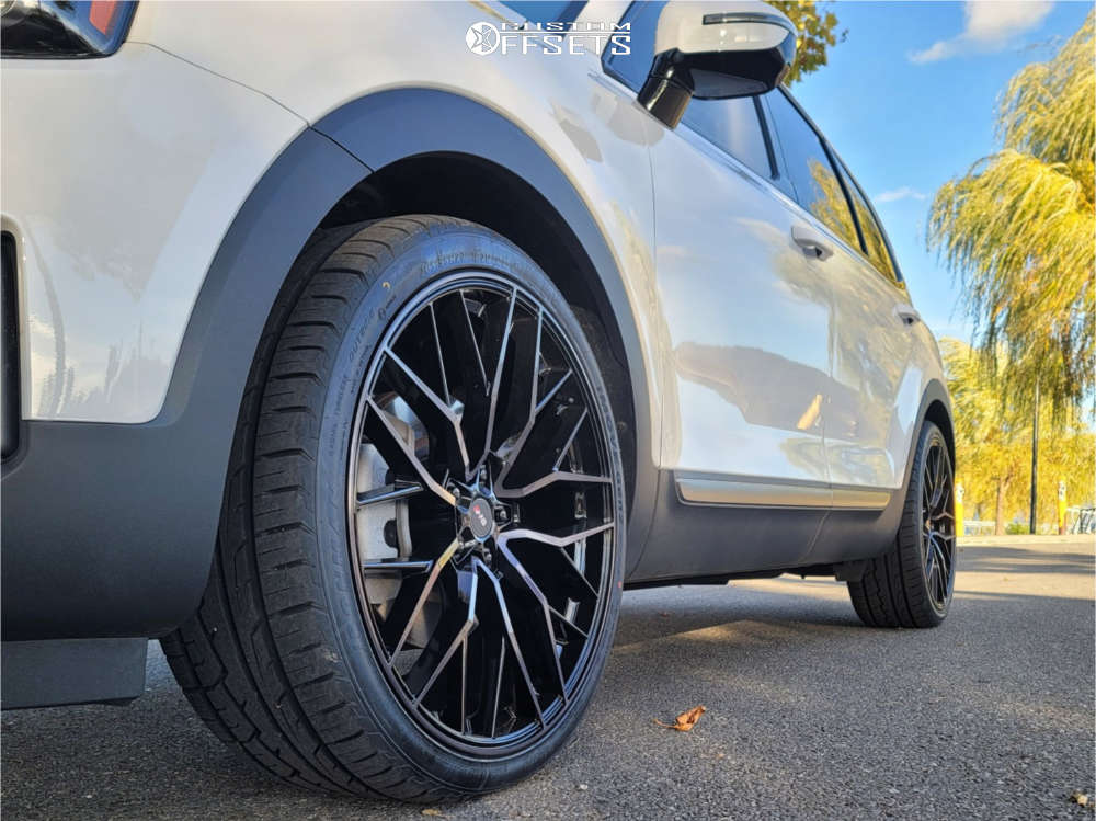2023 Kia Telluride with 22x9 41 Savini Sv-f2 and 265/35R22 Ironman ...